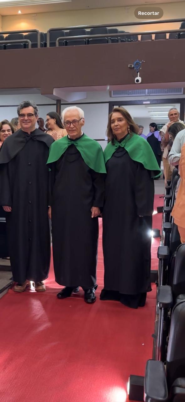 Emoção marca Cerimônia de Entrega de Título de Professor Emérito na ...